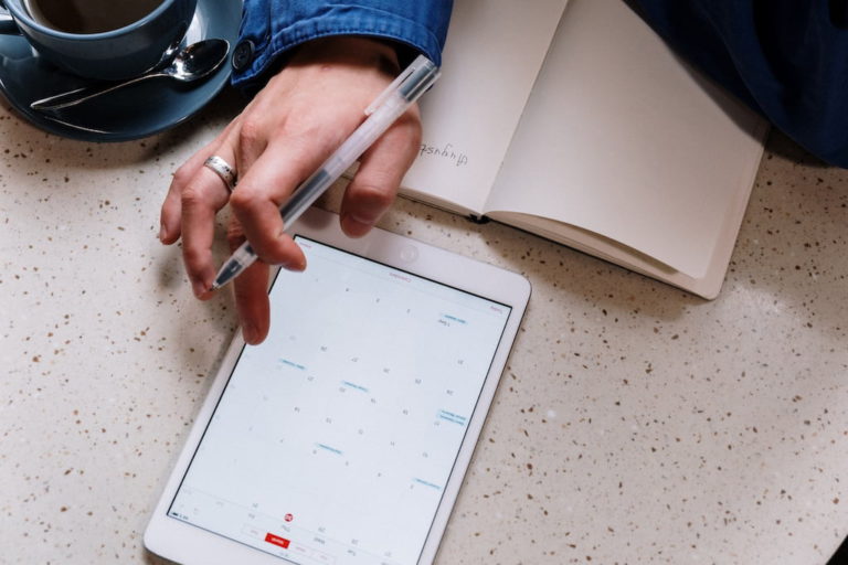 What Is a Split Shift? Navigate Workday Flexibility for Better Productivity